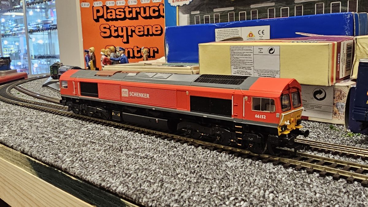 Bachmann 32-734 Class 66 66152 DB Schenker livery – Carnforth Models ...
