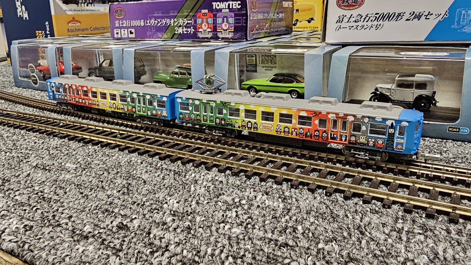 Tomytec Thomas liveried unit fitted with Kato chasis – Carnforth Models ...