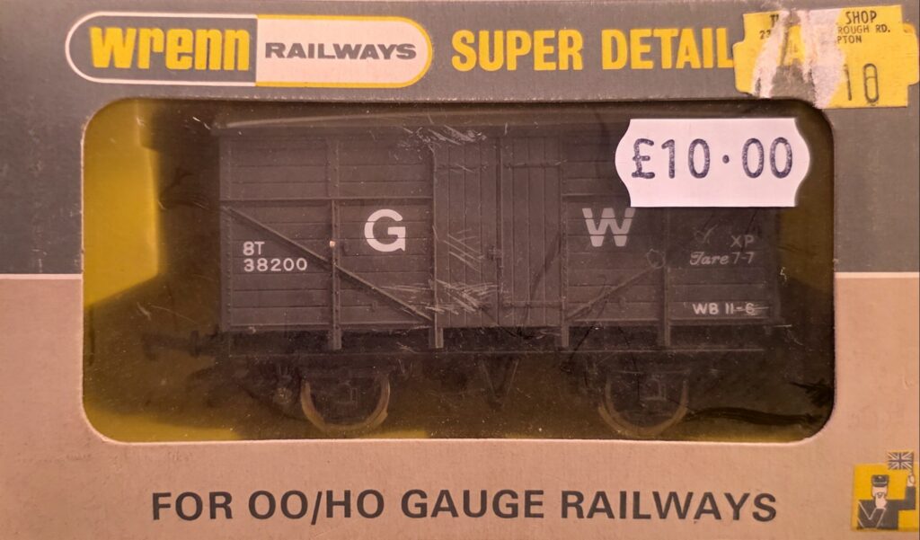 Wrenn W5058 GWR Passenger Fruit D Van 38200 in GWR Grey – Carnforth ...